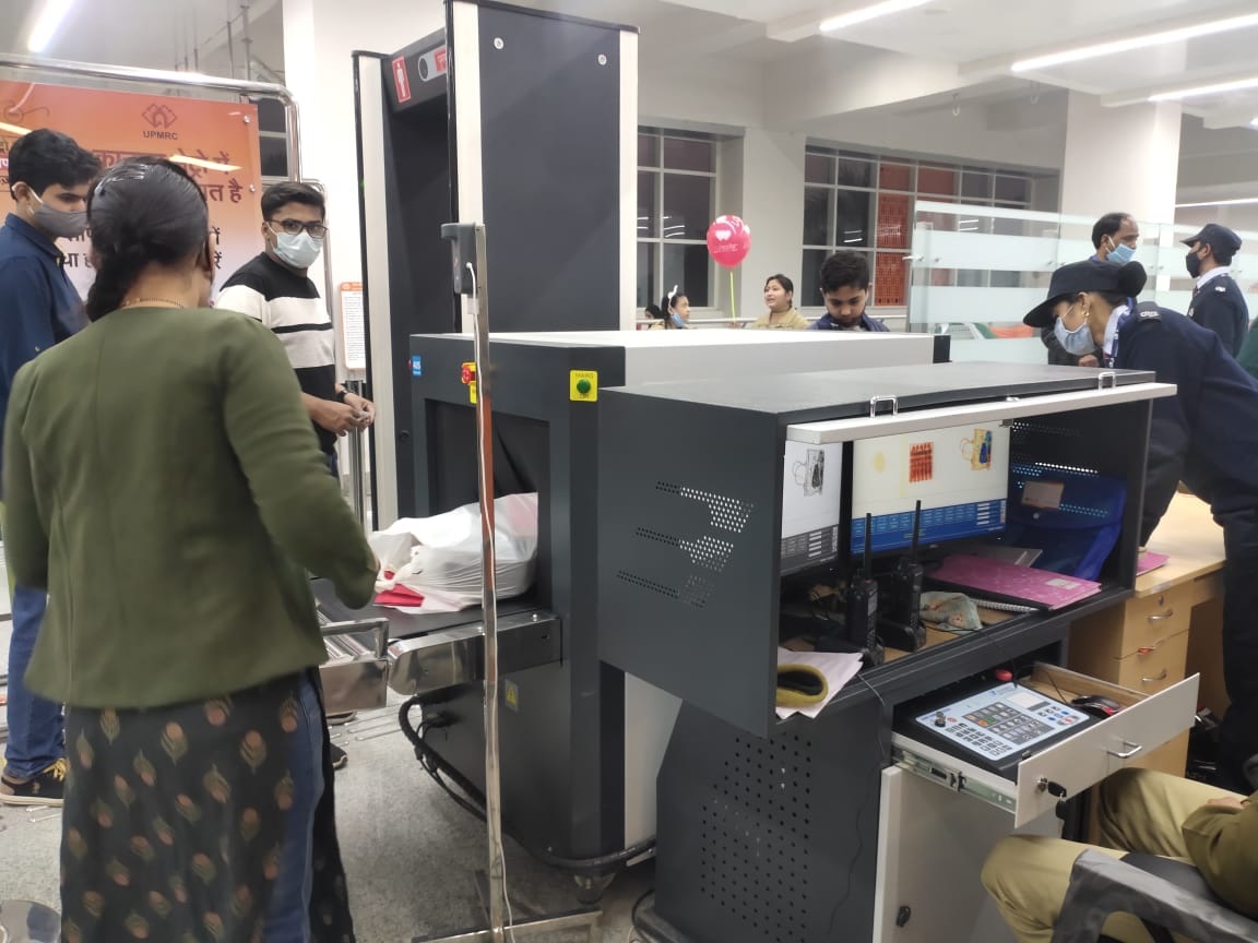 कानपुर मेट्रो में स्कैनर मशीनों से अचूक सुरक्षा, कैसे कलर से होती है ...